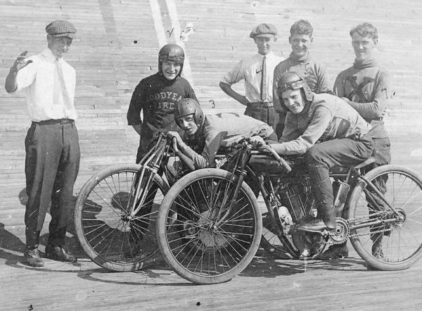 Board Track Racing: Thrills & spills - Age of Glory